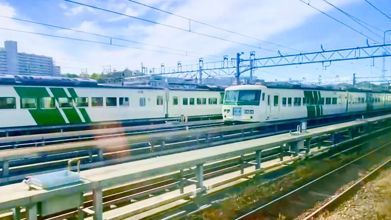 【The 185 series train】Two trains of the 185 series finished regular ...