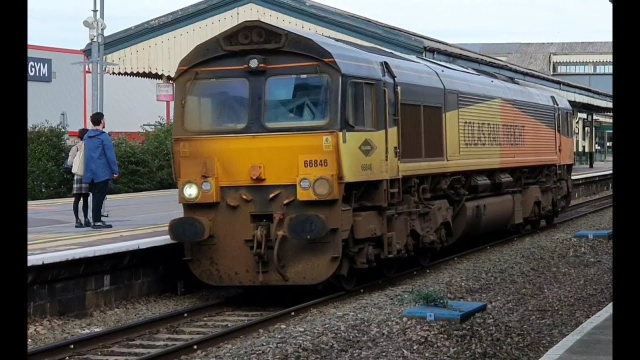 Colas 66846 heads through Chippenham light loco 30/10/22 - YouTube