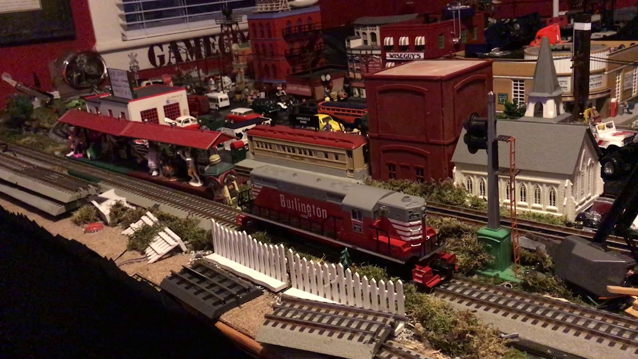 Lionel Fastrack Layout Update 25 - YouTube