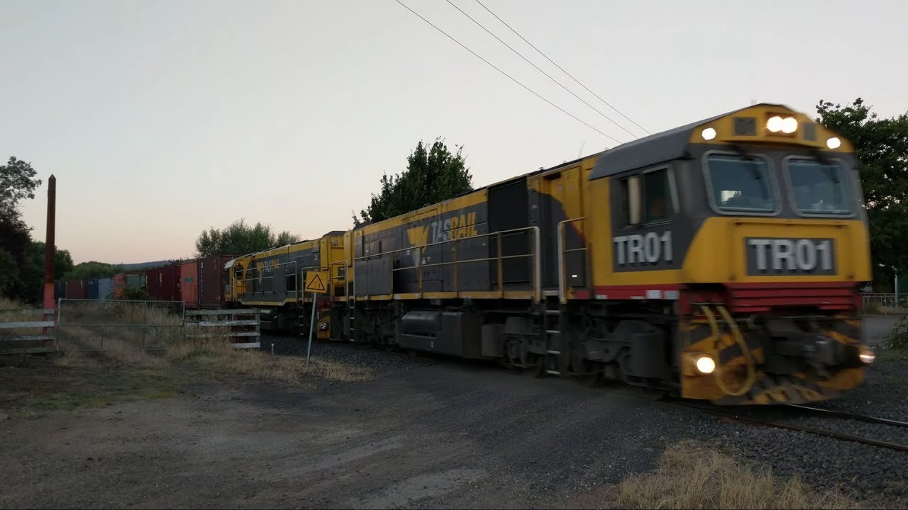 TasRail TR01 TR17 #33 Container train crossing Station Road - YouTube