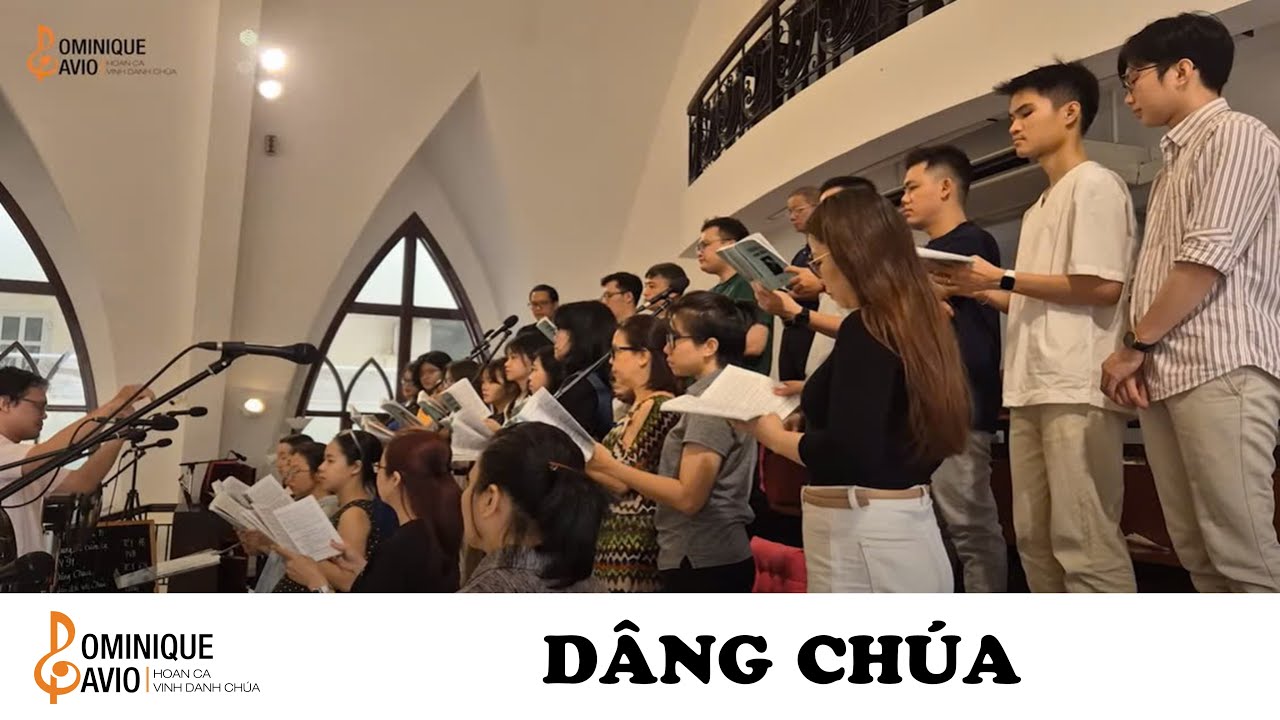 DÂNG CHÚA 🎶Ca đoàn Dominique Savio - Nhà nguyện Regina Mundi - YouTube