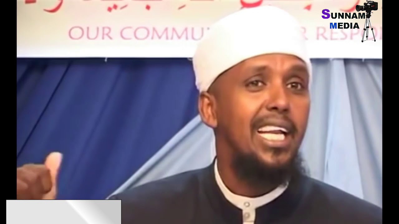 Dheemankii La Dayacay iyo Sheikh Kenyawi - YouTube