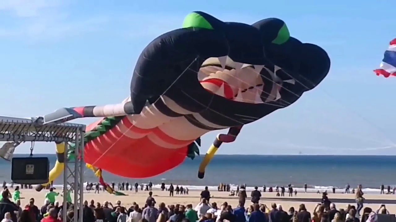 Traditional Wau - YouTube