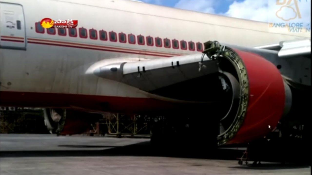 Jet Airways Bus Crashes Into Air India Plane || Kolkata Airport - YouTube