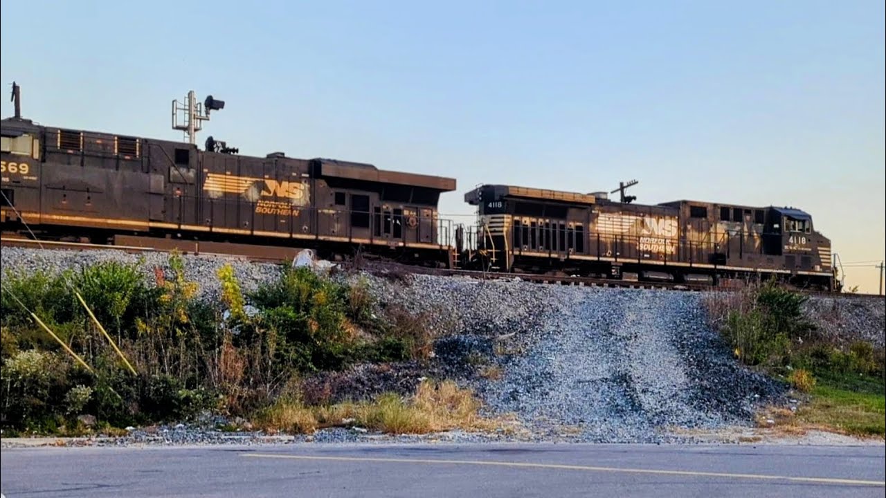 Northbound NS covered hoppers heading up CSX Cincinnati Terminal Sub to ...