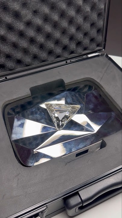 Unboxing Diamond Play Button 💎 #rifanaartandcraft #diamondplaybutton #unboxing #shorts - YouTube