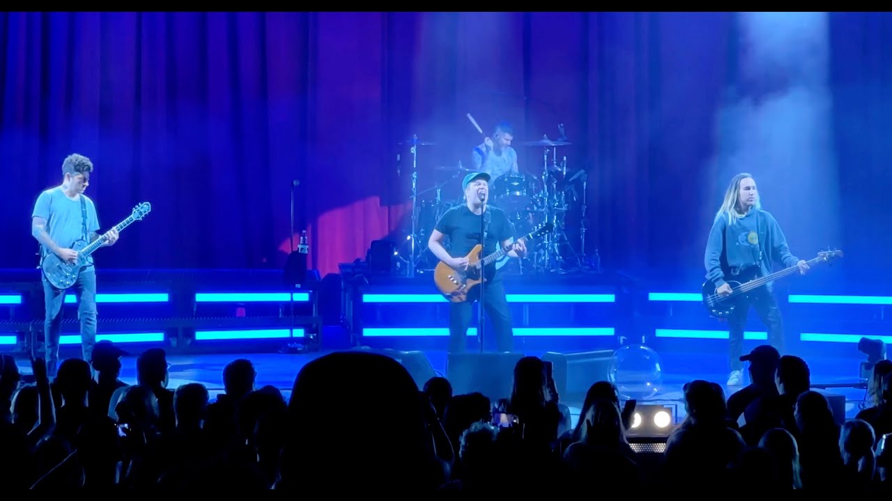 Fall Out Boy - I Am My Own Muse • PNC Bank Arts Center - Holmdel, NJ ...