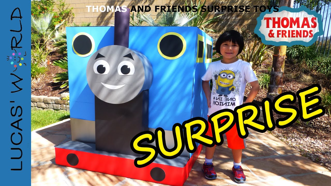 World's Biggest Thomas the Tank Engine Surprise BOX FORT with Thomas ...