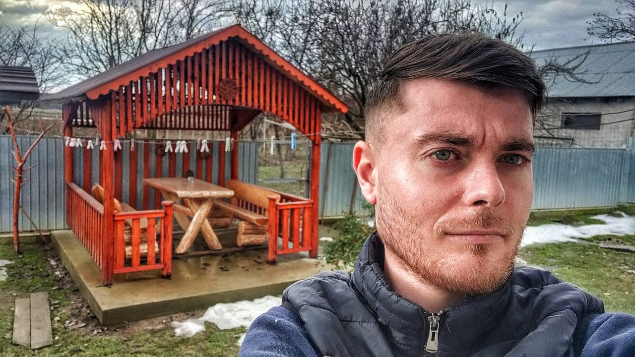 Cum să construiesti un foisor rustic cu lemn din curte și cu acoperiș ...