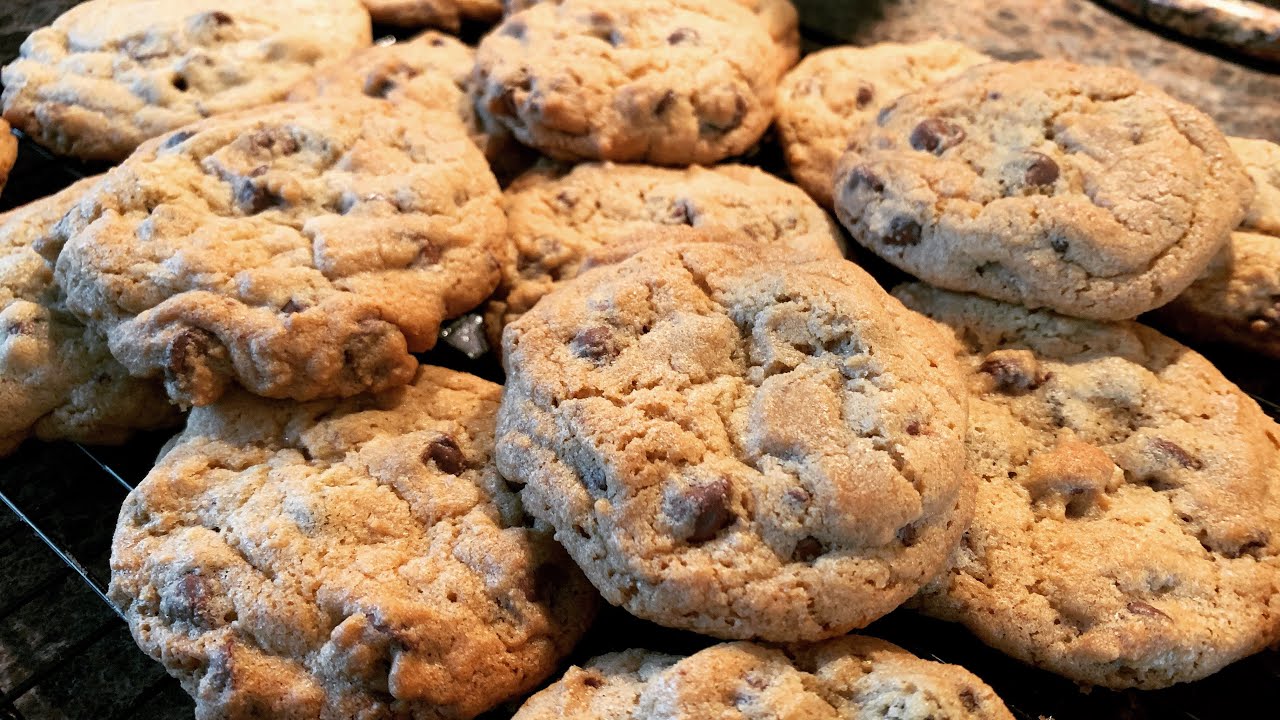 Chocolate Chip Cookies with The Kneady Homesteader - YouTube