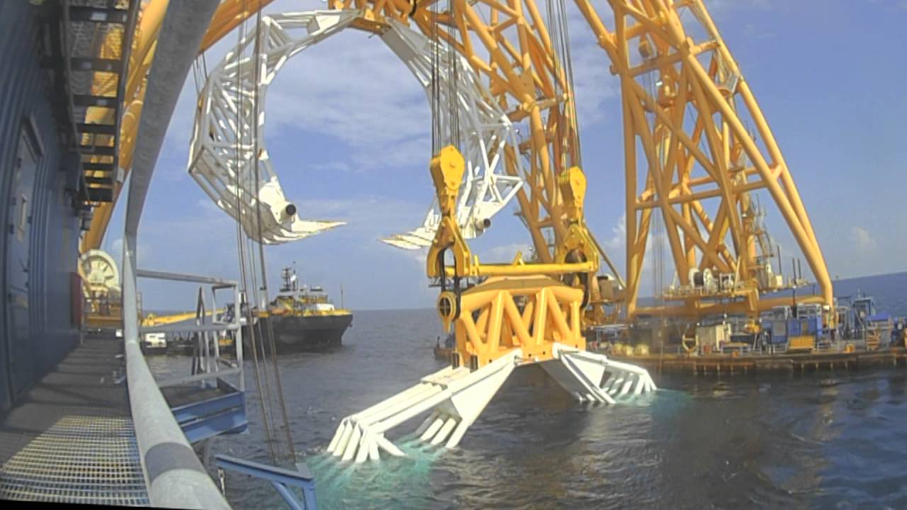 VB10,000 Claw Lifts 4 Topsides - YouTube