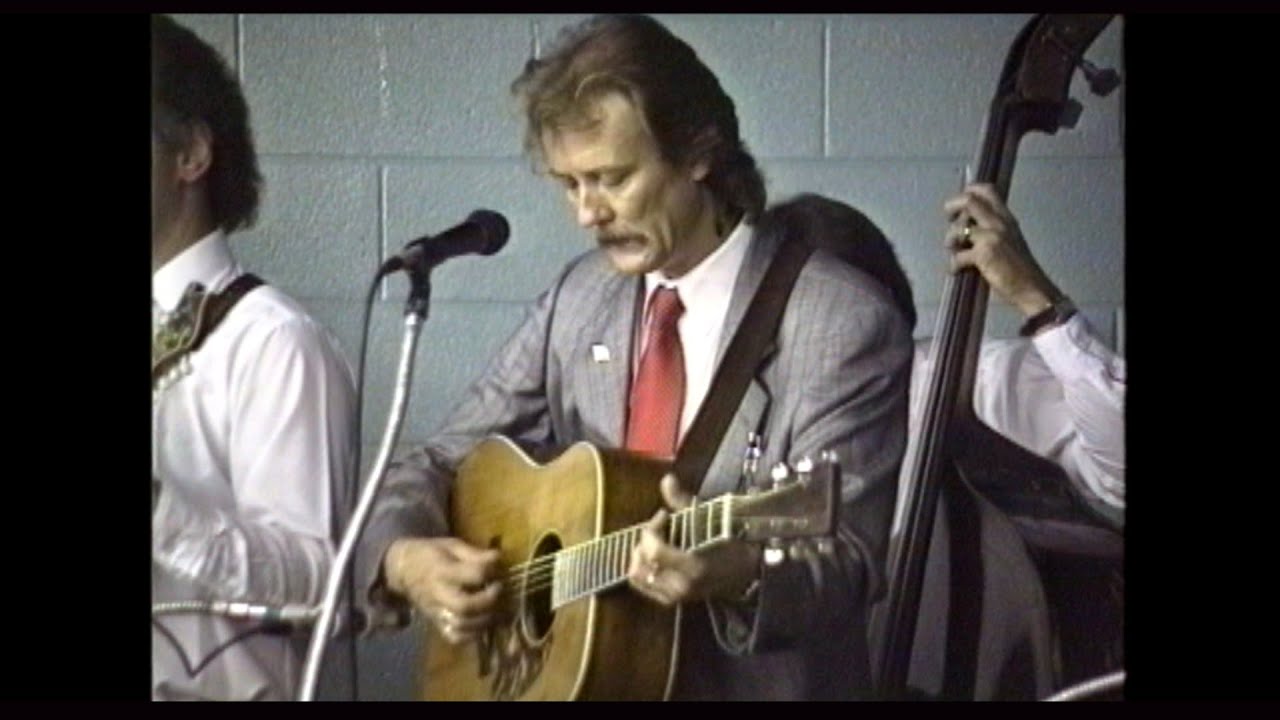Tony Rice Plays Daybreak in Dixie at a 1990 Wedding Reception. - YouTube