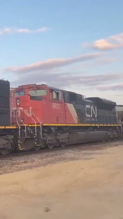 KCS visitors #KCSM4651 #KCSinFreeport #KCS4122 #CN8815#CN5624 #CN8832 #CNM337 #CNtrain #M337 ...