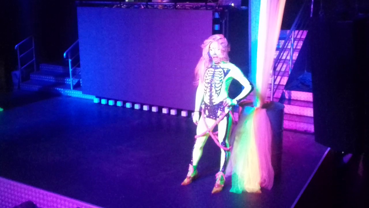 Leona Top Fluor - danger noite neon - YouTube