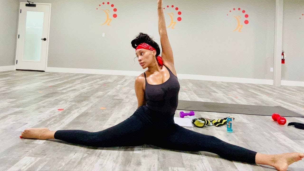 YONI YOGA FOR HIP MOBILITY FROG AND SPLITS POSE - YouTube