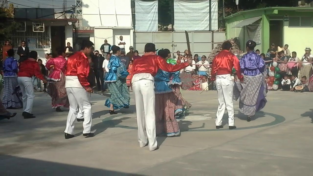 La danza de los machetes - YouTube