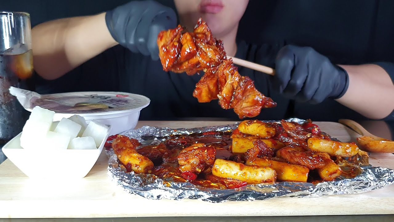 SUB) GCOVA CHICKEN ASMR MUKBANG 든든한 지코바 순살치킨 한끼 먹방 - YouTube