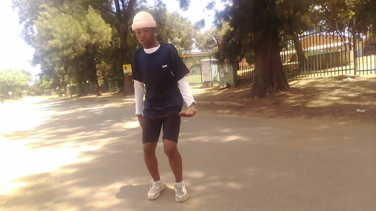 Thato tt dancing to ama2k ft Retha rsa and Baby face - YouTube