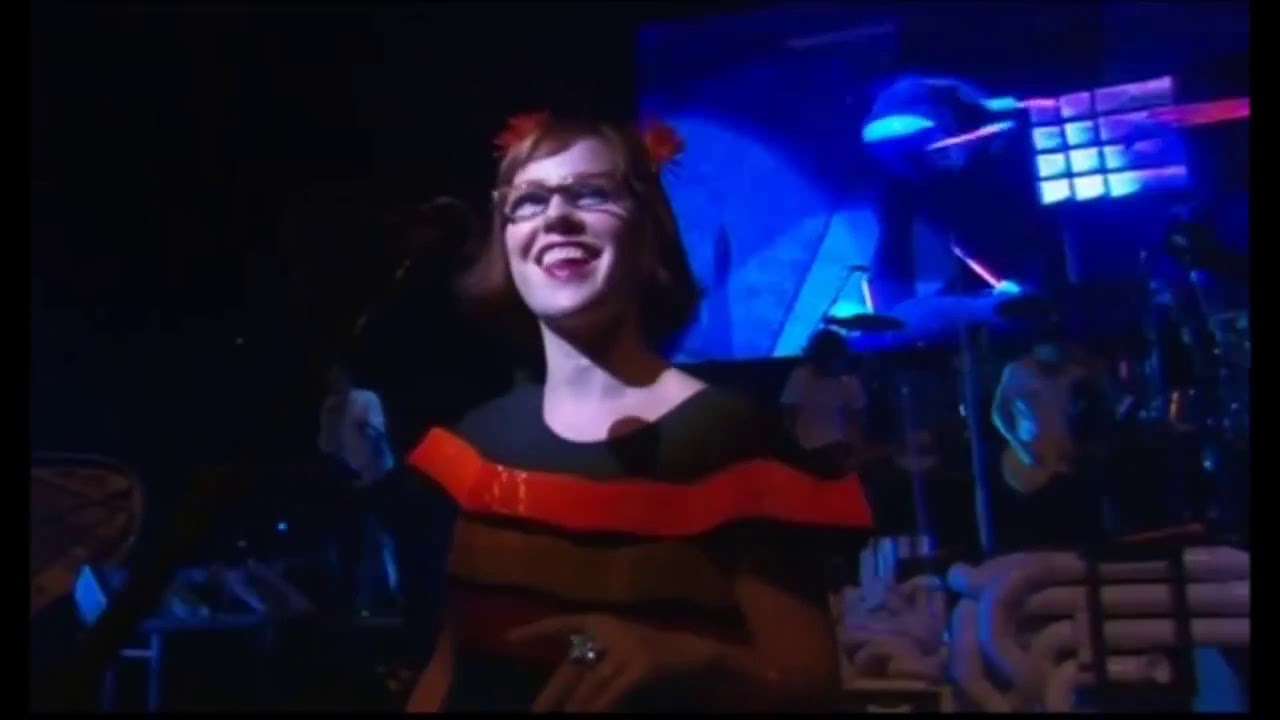 Blue Man Group Venus Hum I Feel Love - YouTube