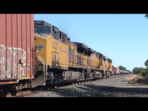 UP 5433 UP 6357 UP 6227 LEAD THE MRVWC-25 WITH 3 MID DPUS - YouTube