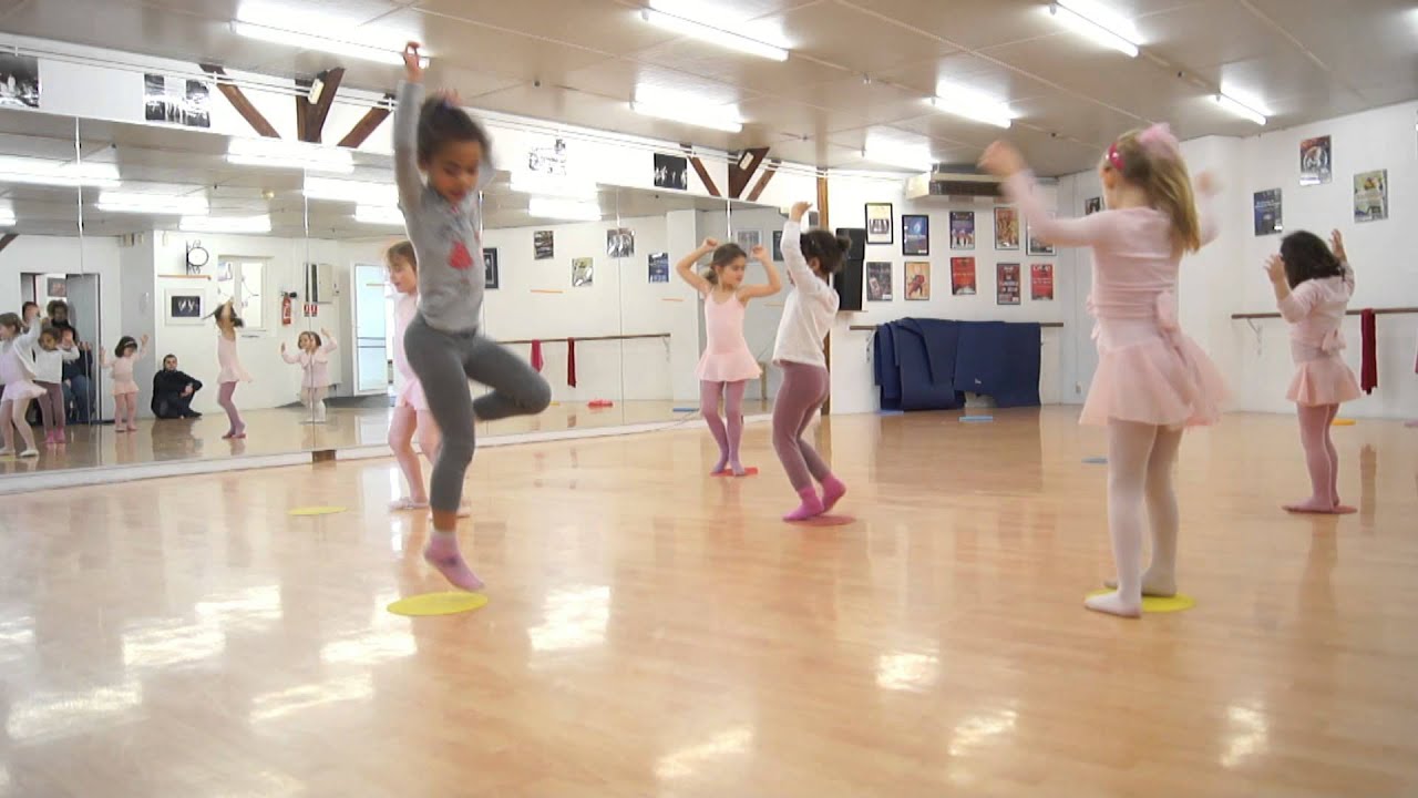 Stage éveil danse - Modern'Jazz Enfants - Ecole de danse Celi'Art - YouTube