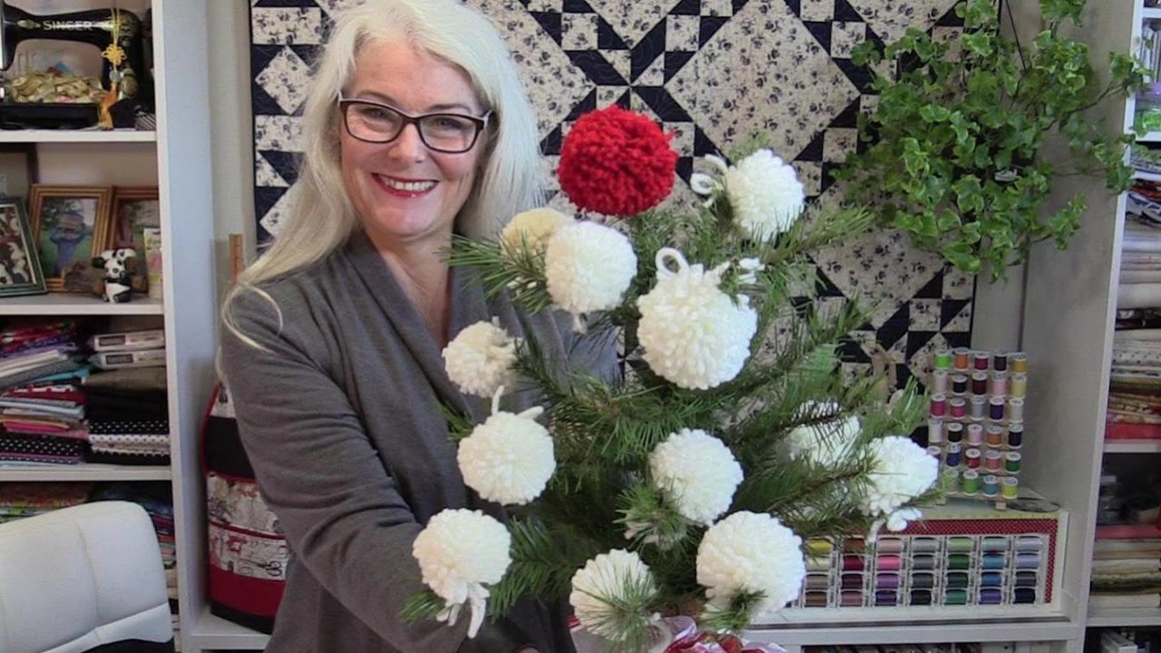 Snowball Christmas Tree or How to Make a PomPom - YouTube
