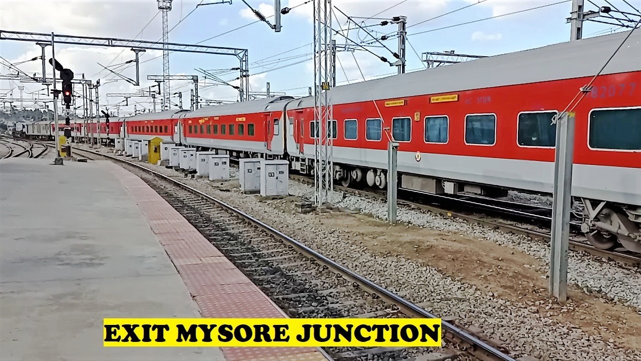 WDP4 EMD Mysore Solapur Gol Gumbaz Notch, Screech, Exit Mysore Junction ...