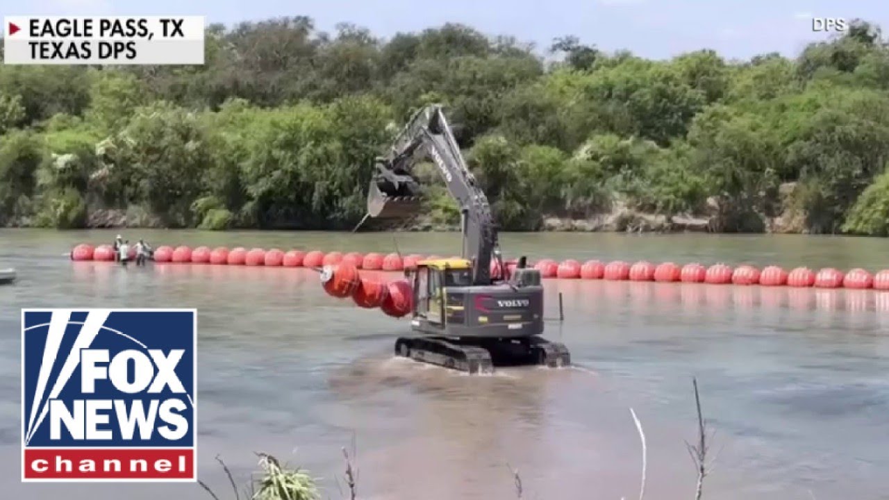 Texas installs floating border wall - YouTube