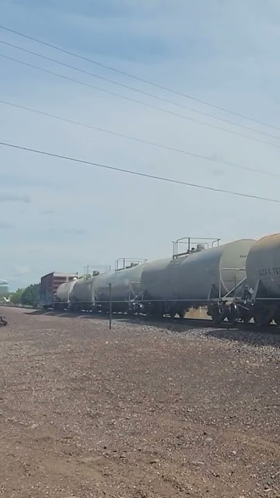 BNSF 1843 and 1943 highballing it with a short train! - YouTube