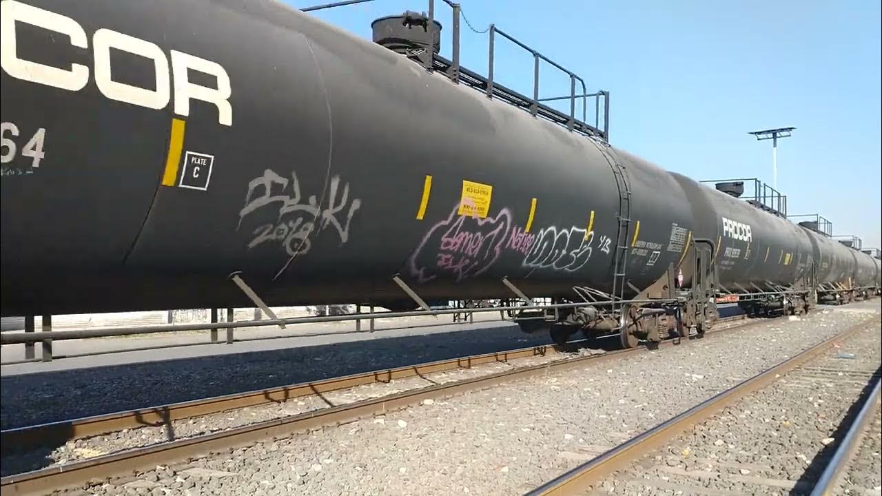 QTOPN-22 con la FXE 4665 con maquinista estrella echando porras - YouTube