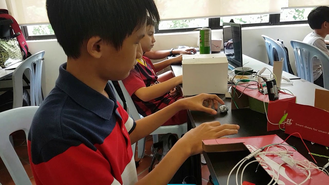 Microbit Camp 2017 Electro Football - YouTube