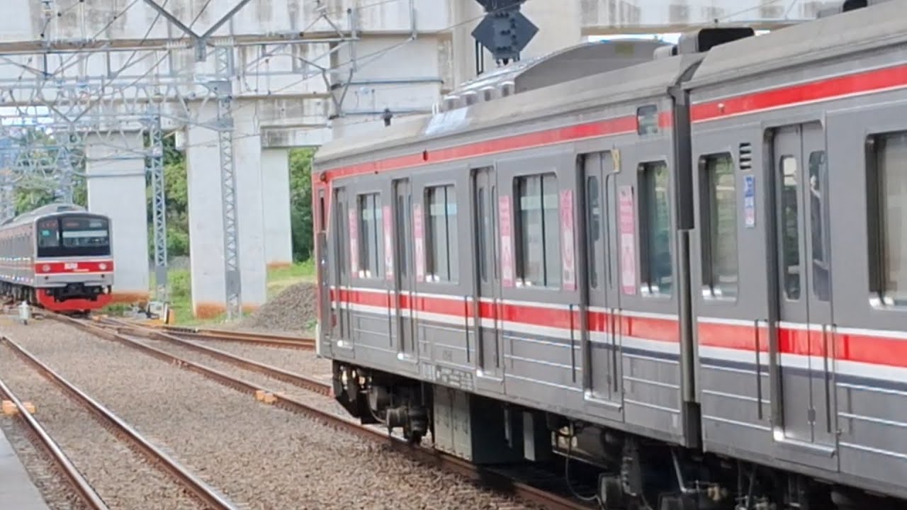 JR 205 memasuki Stasiun Manggarai | Kereta Api KRL Commuter Line # ...