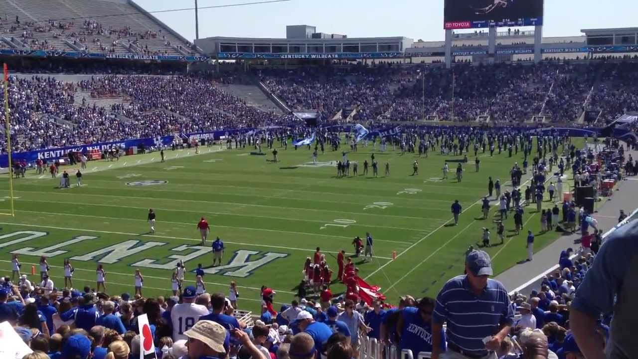UK Football Introduction and Entrance at Commonwealth Stadium - YouTube