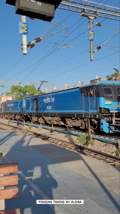 18104 Tatanagar Jallianwala Bagh express arriving at Ayc with Rashi Tmt adv. Wap7 🔥 #wap7 # ...