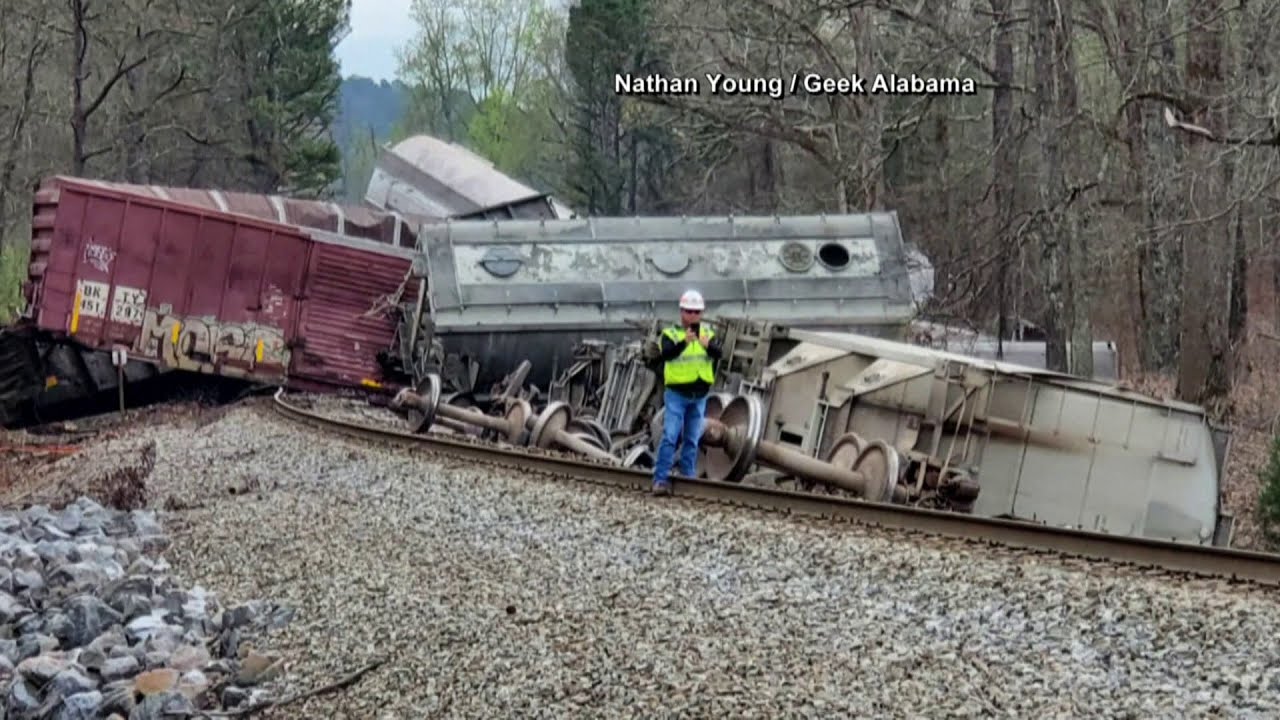 Norfolk Southern train derails hours before CEO testifies before ...