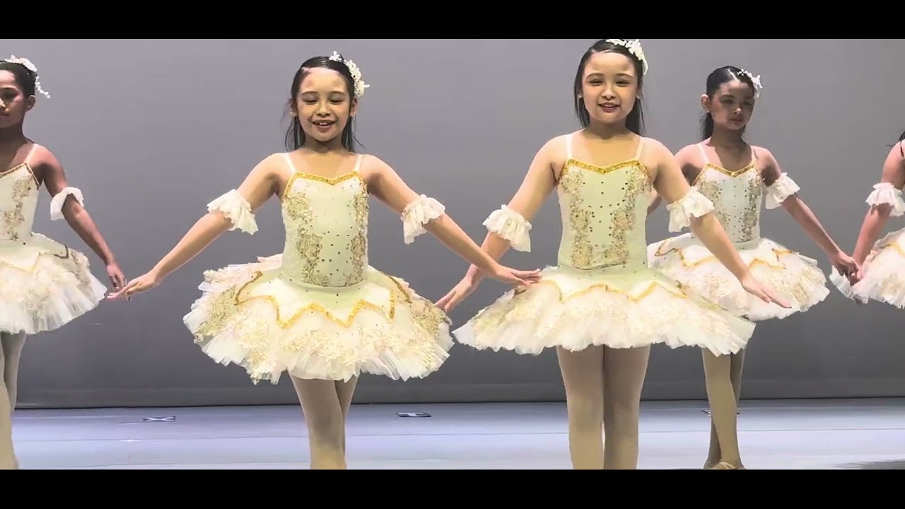 Happy Tune Ballet Dance🩰💖 - YouTube