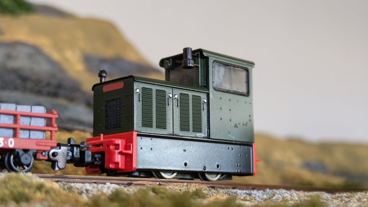 Sound-fitted Diesel OO9 Engine! (DCC Sound + Stay-alive) - YouTube