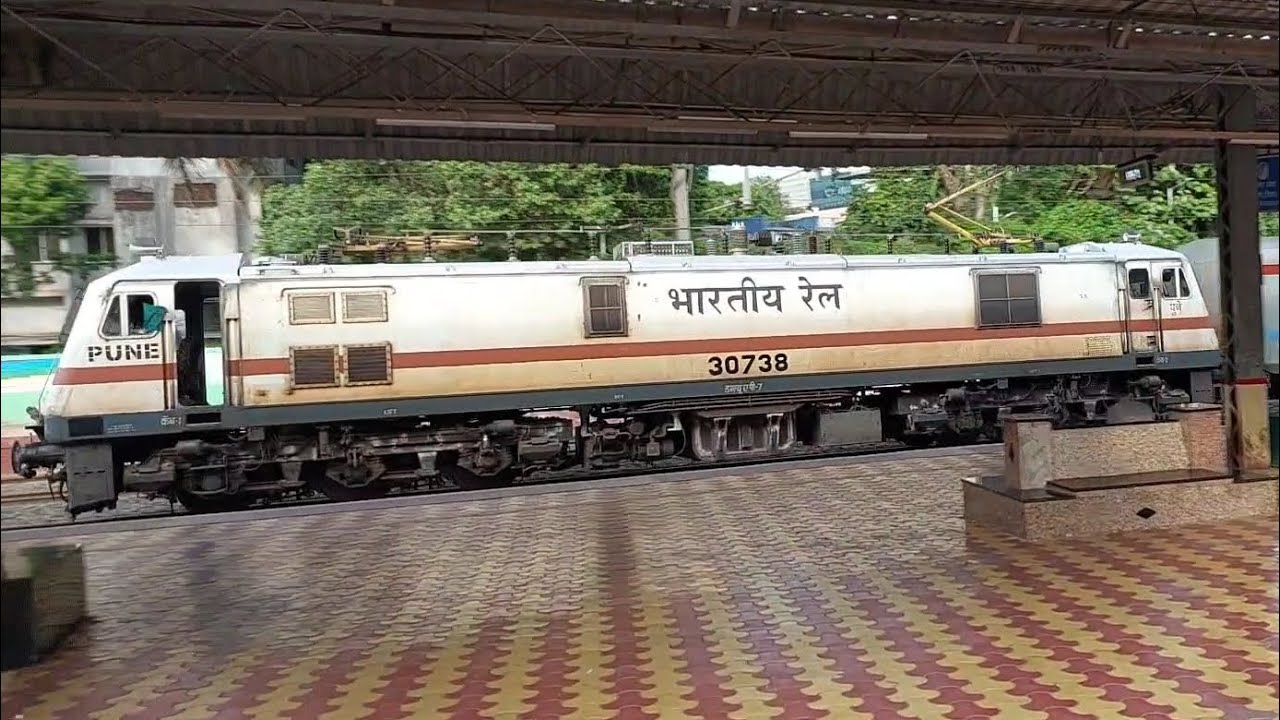 The Rescheduled Runner- 7 Hrs Delayed PUNE-SRC Humsafar Express Led By ...