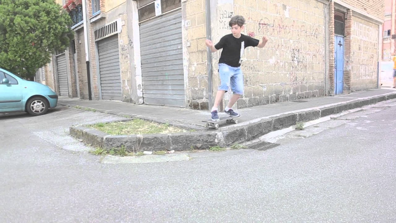 Intro Skateboarding - YouTube