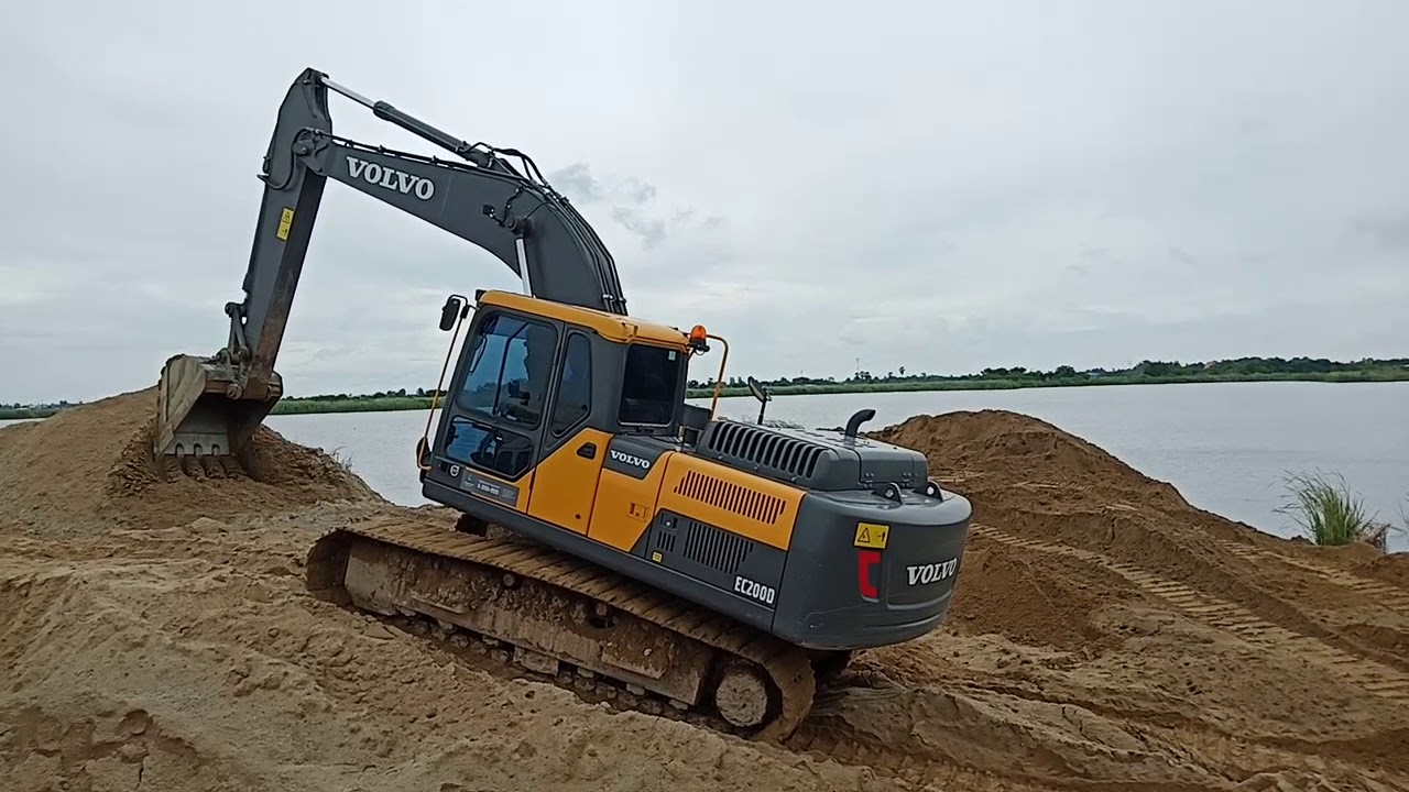 EP#01 Volvo EC200D เล่นทรายโชว์รอบสวิง ครับ - YouTube