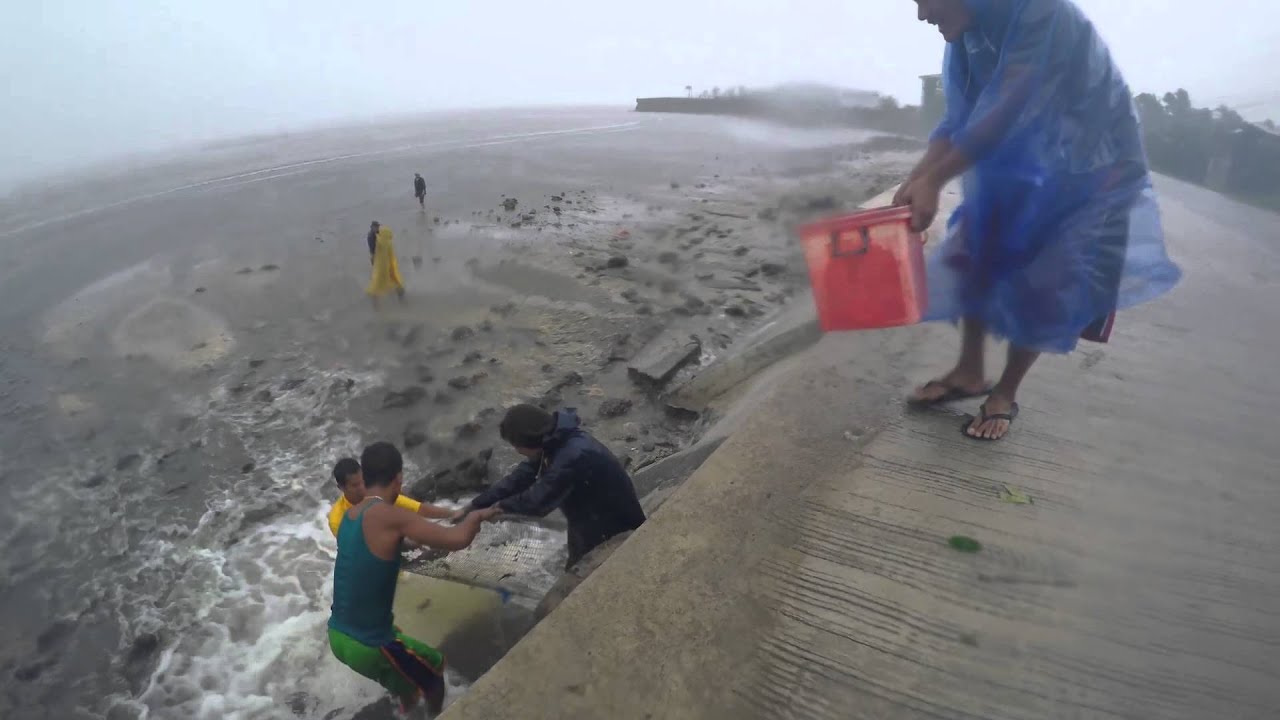 Typhoon Ruby / Hagupit Nears Calbayog Philippines 7th December 2014 ...
