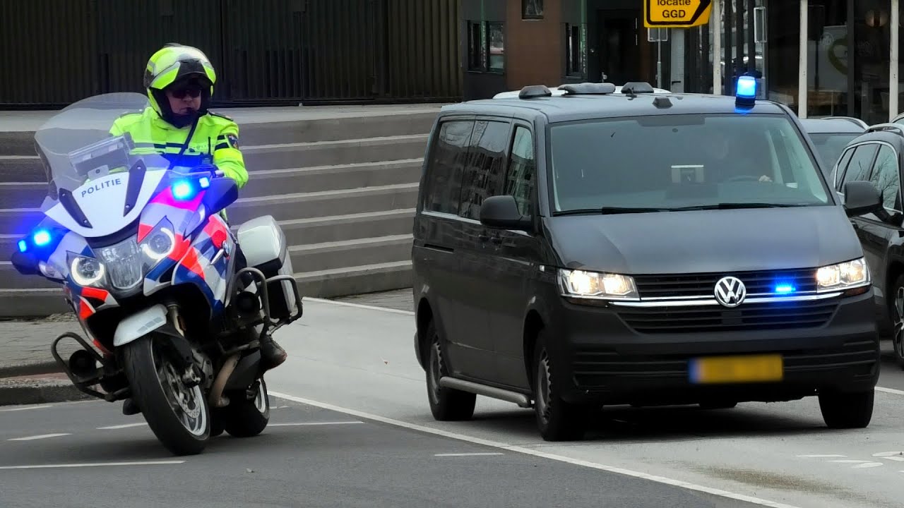 [01/04/2022][motoragent schrikt] Verschillende [onopvallende-] politie ...