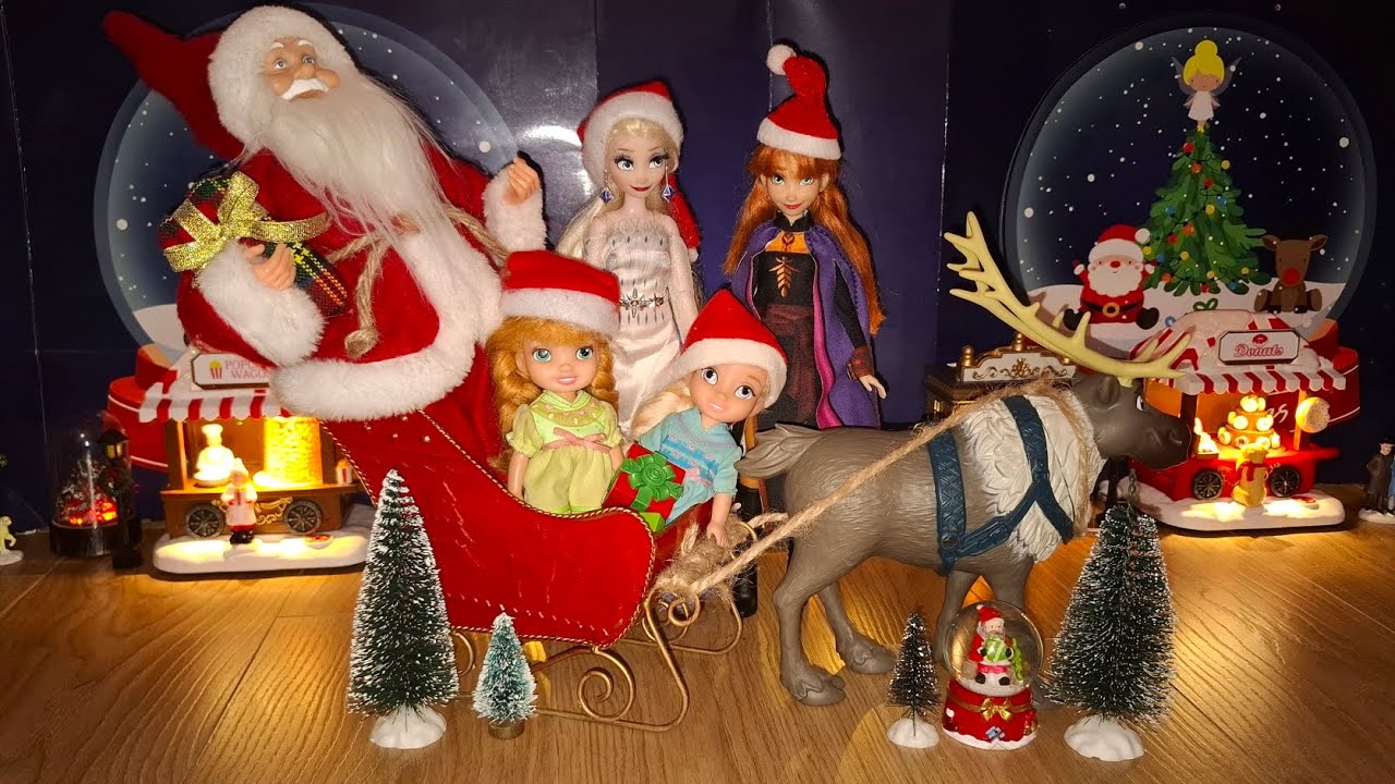 Christmas Village Adventure! Elsa & Anna Toddler's have a Christmas ...