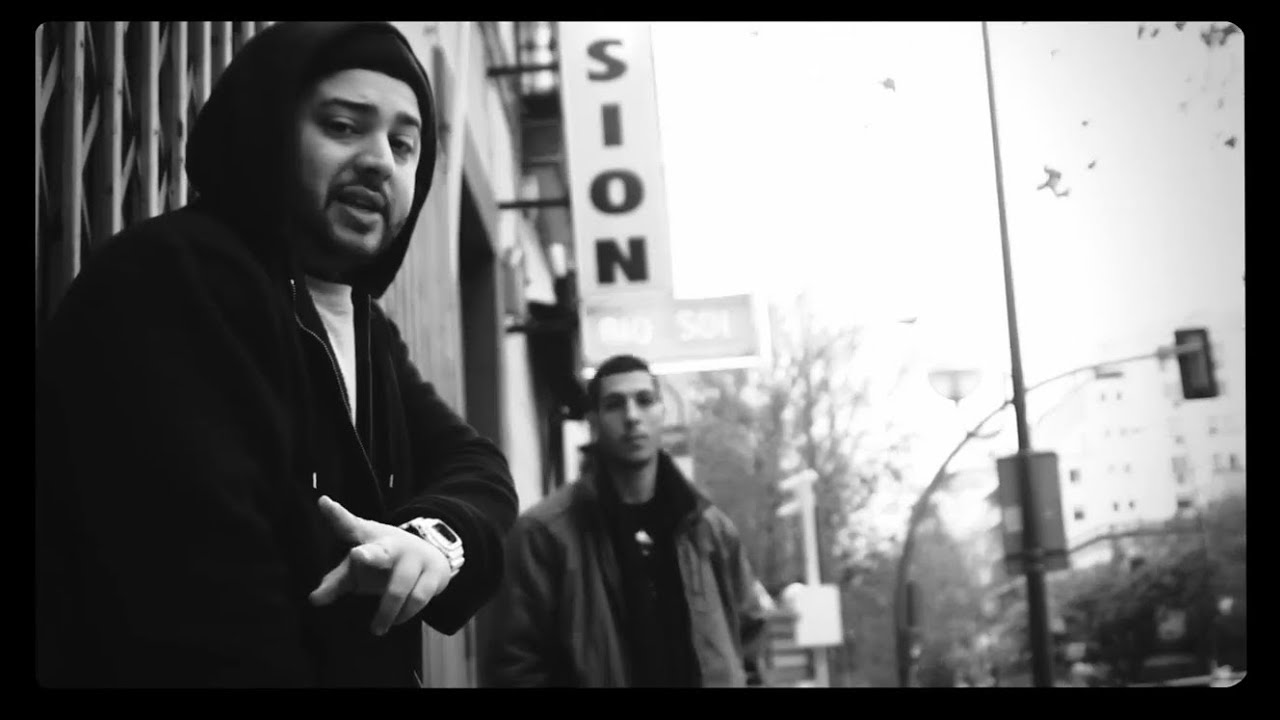 DJ RUNE Y TRAFIK - LA PARADA DEL BUS (Videoclip) - YouTube