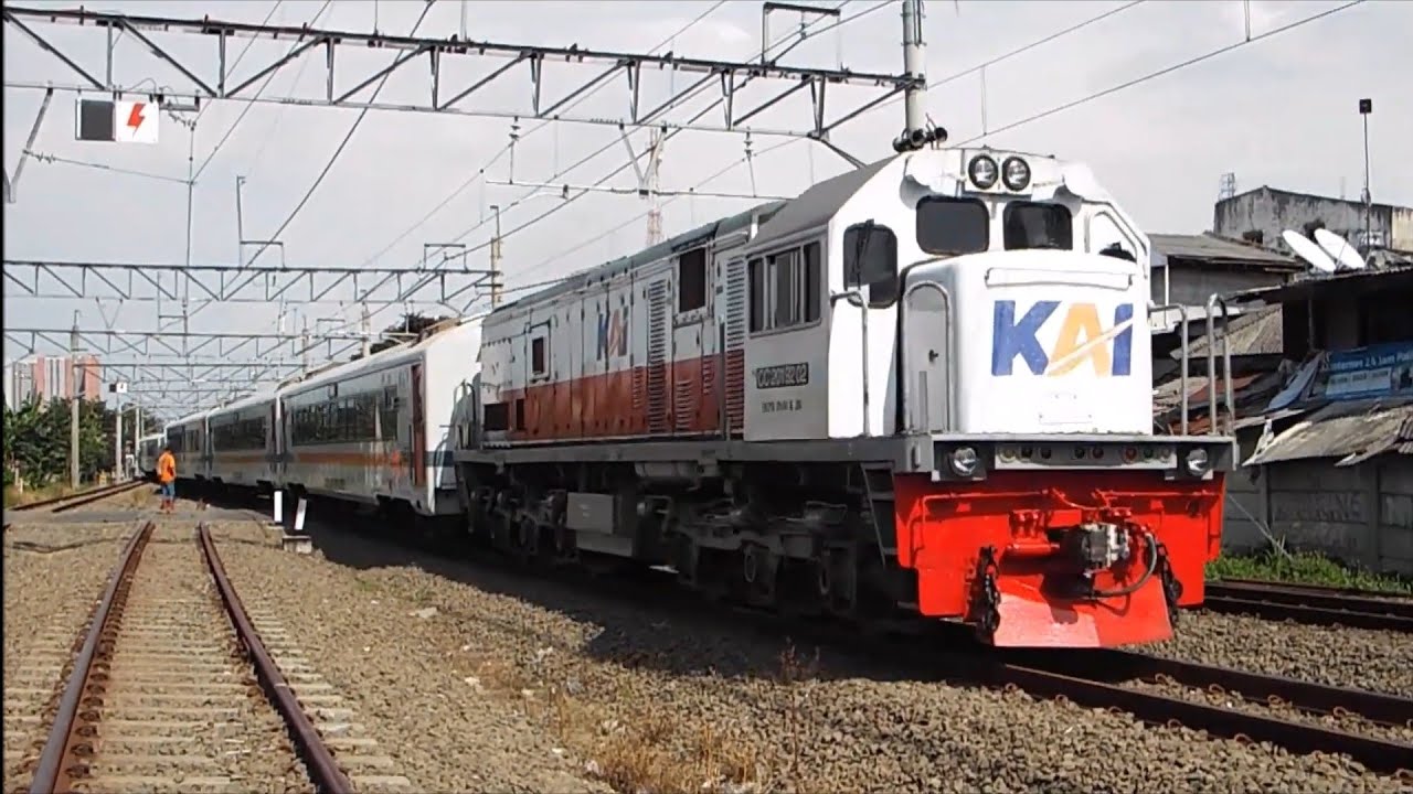 Lokomotif CC 201 92 Dipo Jember Dinas Kereta 263 Menoreh Semarang ...