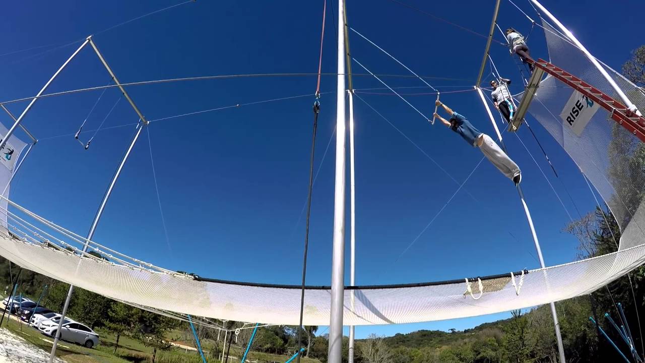 Aula de Trapézio Voador com a Rise - Ponto B Parkour - YouTube