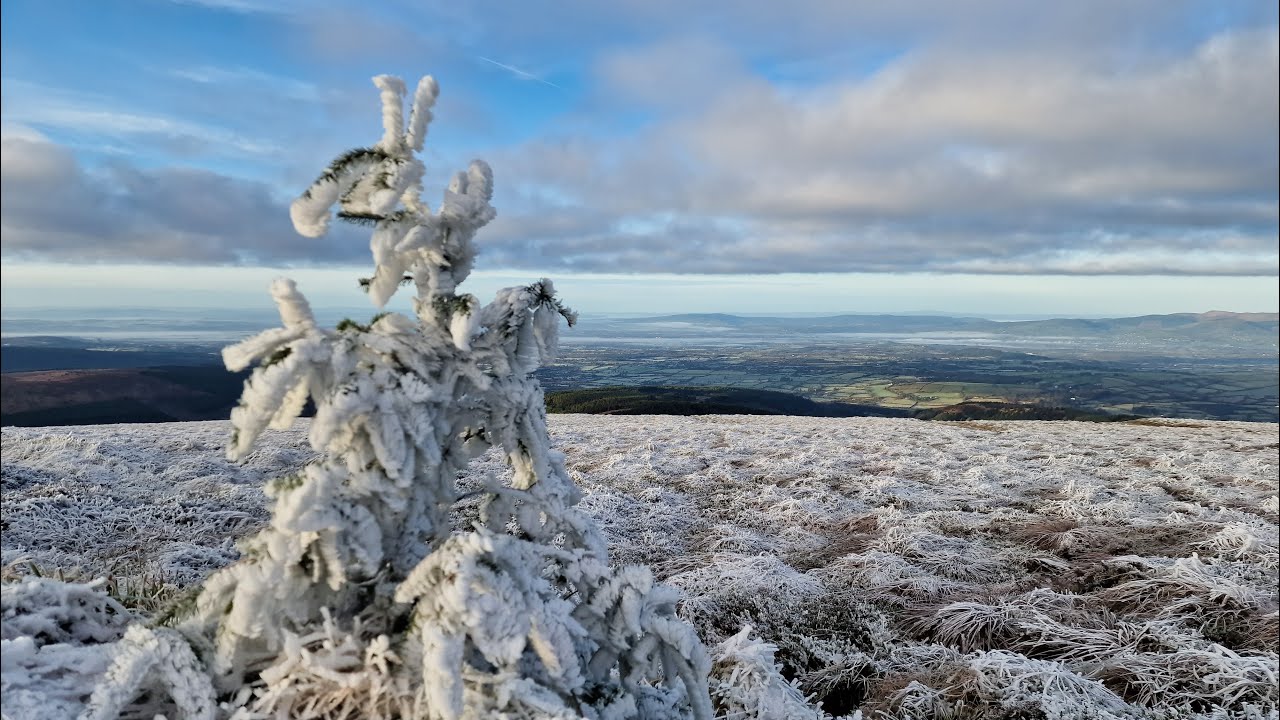 Hike to the snowy top of Keeper Hill in December 2023 - YouTube