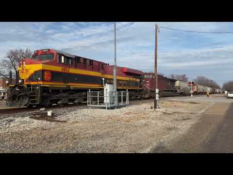 KCS 4802 Leads a Loaded Grain Train Through Vandalia, MO 12/20/23 - YouTube