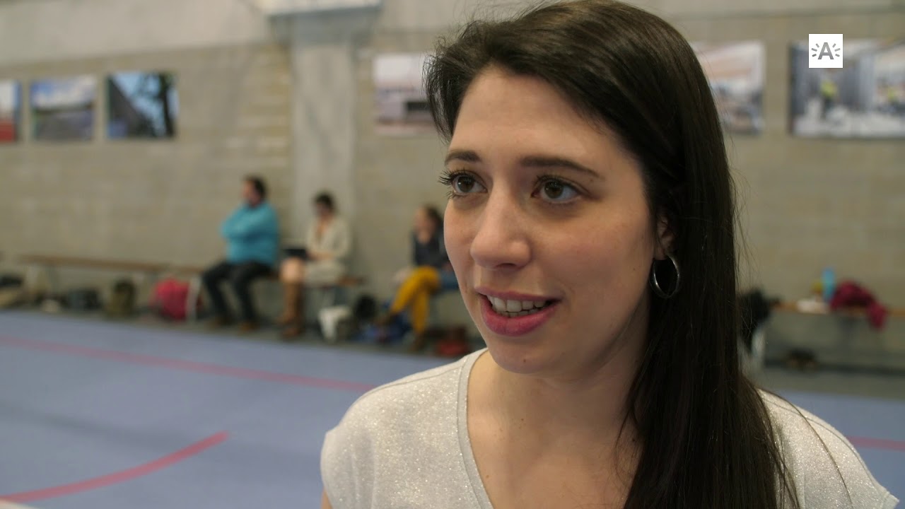 De Rode Loop 2 in Merksem: sporthal voor G-sporters - YouTube