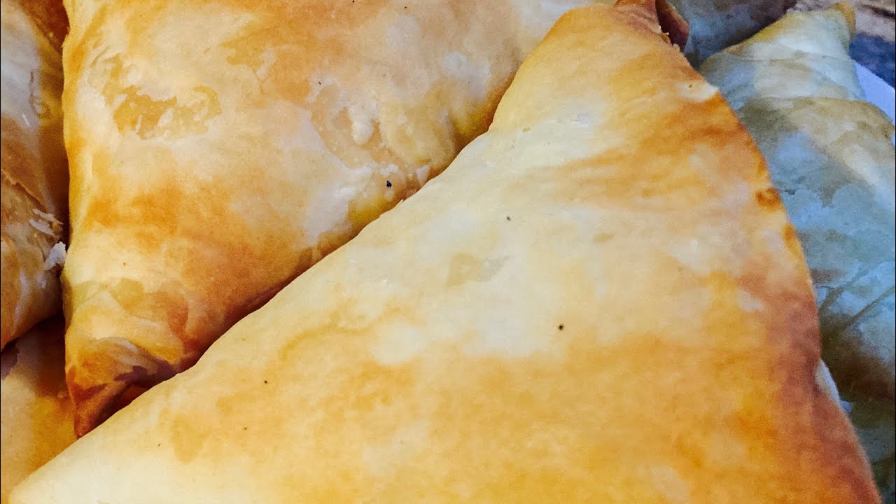 Byrek trekendesh me gjize dhe veze si ne byrektore/ triangle pie with ...